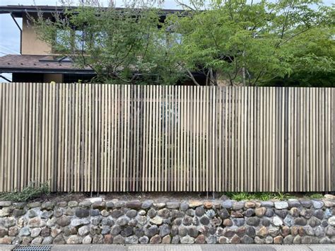 繊細な天然木の千本格子目隠し 三条市k様邸 施工実績 ガーデンスタジオ雅楽庭・新光園 新潟の庭・ガーデニング＆外構・エクステリア