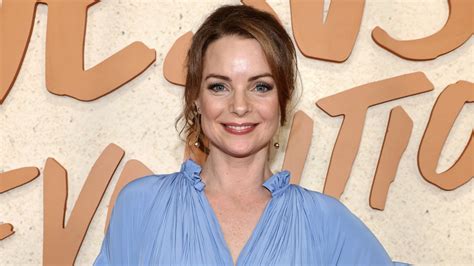 Hallmarks Kimberly Williams Paisley Looks So Different Makeup Free