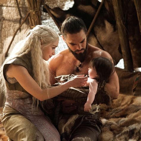 Beijo De Jason Momoa Emilia Clarke Jason Momoa And Emilia Clarke First
