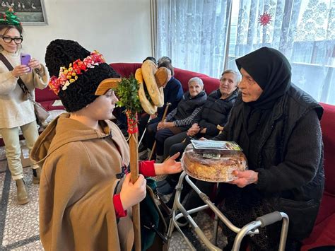 Коледни сладки и топли прегръдки за възрастните хора в Силистра Кворум Силистра