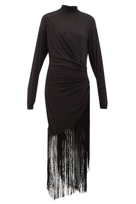 ულამაზესი კაბები საახალწლო წვეულებისთვის