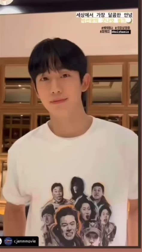 해이니즈 ️핸님지킴이 너무이뻐요 핸님도 엄청 좋아하셨을거예요 ️🌻 Repost Jhilab7 📣정해인 충전소 팬미팅 꽃 선물 정해인 충전소의 Our Time 두