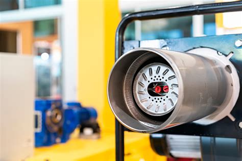 노즐 버너 헤드의 앞면을 클로즈업하여 용광로 나 오븐 과 같은 산업용 용 전기로에 대한 스톡 사진 및 기타 이미지 전기로 가열장치 건축물 Istock