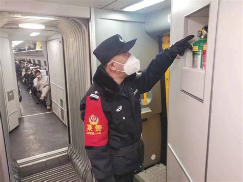 铁警老孙的最后一个春运 搜狐大视野 搜狐新闻