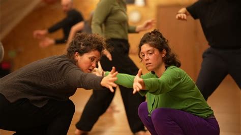 אימפרוביזציה בתנועה במרכז פנטהריי עם ענת בן ליש Youtube