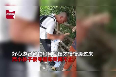 阿姨低血糖面色苍白，3岁孙子拿2个棒棒糖不愿分享，路人抢来救人孙子路人阿姨