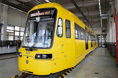 First New Caf Light Rail Vehicle Arrives At Ruhrbahn Urban Transport Magazine