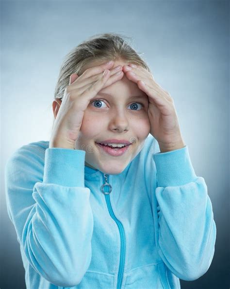 Милая маленькая девочка стоковое изображение изображение