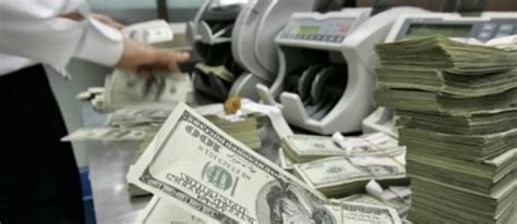 ОХУ руу их хэмжээний ам доллар авч явахыг зaвдcaн этгээдийг Caaтyyлтал…