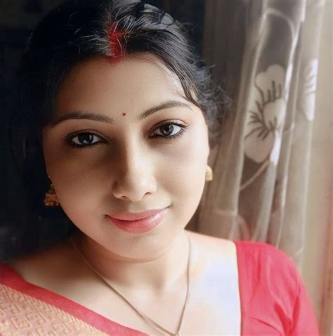 ইতিহাসের ১৬০৭ সালে জার্মানির কোলোন শহরে জন্ম নেয় এক মেয়ে। তার নাম আনা মারিয়া ফান শুরমান