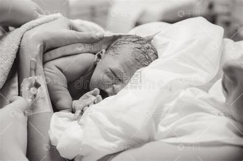 出生高清图片 新生的婴儿男孩后的出生 新生的婴儿男孩后的出生图片免费下载 5155997622 千图网pro