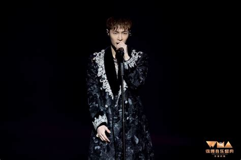张艺兴出席微博音乐盛典 演唱联盟新歌《dna Cypher I》新浪图片
