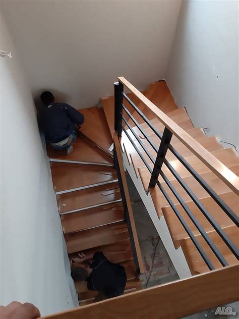 Дървени стълби и парапети по поръчка Строителни услуги София Изработка и монтаж на дър