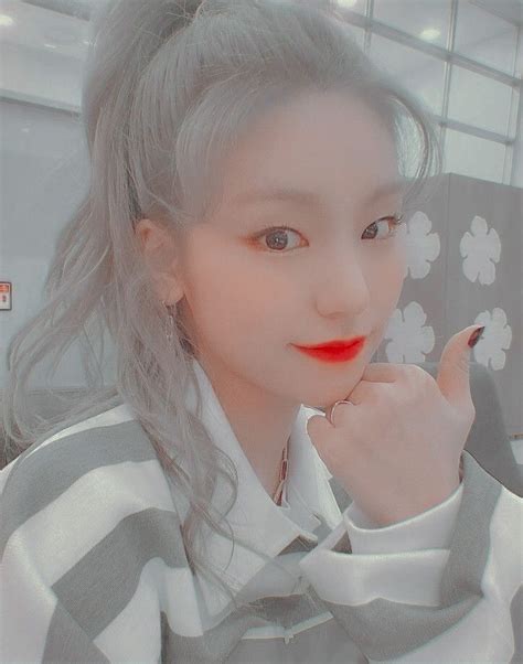 Pin De Ace En Itzy Yeji Celebridades