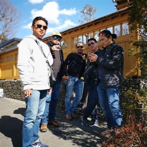 หรั่ง ป๋ากอบชัย อุทัยเฉลิม ผู้ก่อตั้ง โรงเรียนอินทรอาชีวศึกษา ภาพถ่ายในอาคารเรียนตึกด้านหน้า