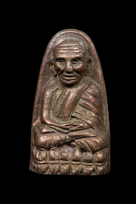 หลวงปู่ทวด หลังเตารีด เนื้อนวะโลหะ พิมพ์กลาง รุ่นสร้างโรงพยาบาลโคกโพธิ์ ปี 2539 พระเครื่อง พระ