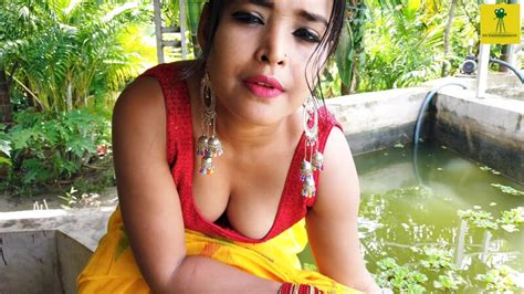 Horny Beautiful Bhabhi Huge Cleavage Show Seductive Photoshoot B Grade Masala Videos Masaladesi