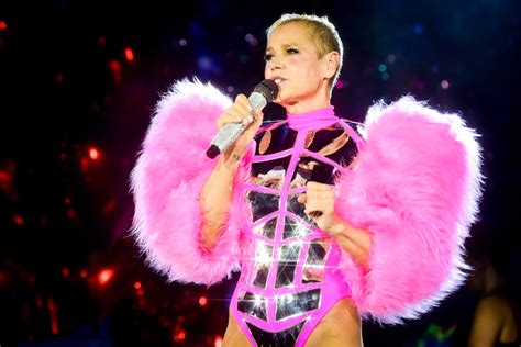 Com Muitos Figurinos Xuxa Faz Show Com Hits Em Versão De Carnaval