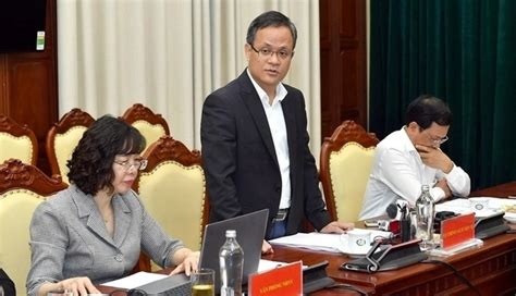 중앙은행 경제 활성화를 위해 또 다른 정책 금리 인하를 고려