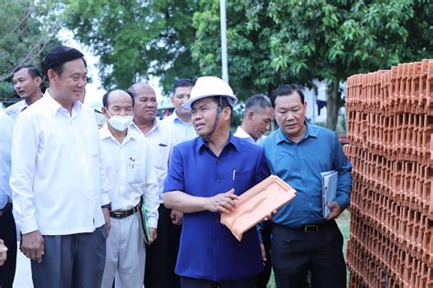 អភិបាលខេត្តកណ្ដាល៖ ស្នើឱ្យអាជ្ញាធរស្រុកលើកដែក ផ្តល់សេវារដ្ឋបាល