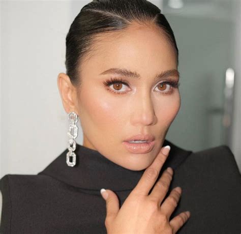 Getaran Selebriti Video Berpeluk Dengan Suami Fasha Tampil Minta Maaf