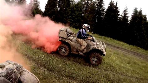 Прицепили дымовые шашки на квадроциклы, получилось эпично ! - YouTube