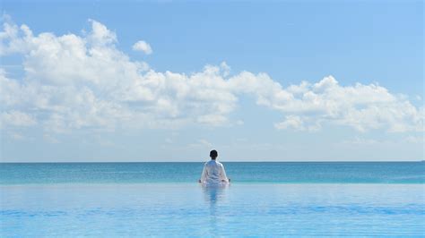 简约淡雅 蓝天 大海 瑜伽 修身养性 4K壁纸壁纸 小清新静态壁纸 静态壁纸下载 元气壁纸