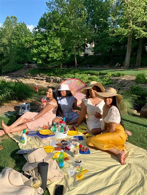 Girls Picnic