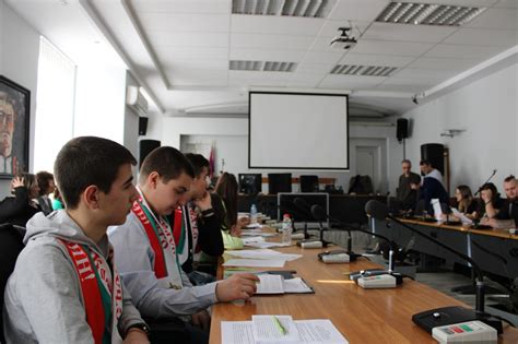 Представители на Ученическия парламент в Силистра участваха в конференция посветена на Апостола