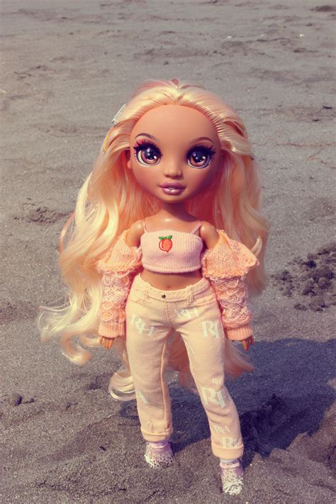 Georgia Peach Visits The Beach Rrainbowhigh