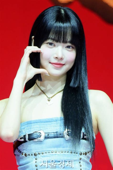 르세라핌 홍은채 은채야 기특해요 [se★포토] 네이트 뉴스