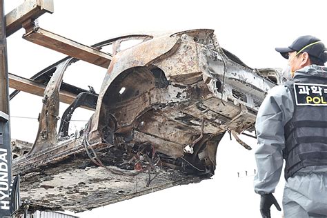 배터리 문제 없다” 배짱 좋은 벤츠 화재 전기차 ‘그대로 판다 선언 오토포크