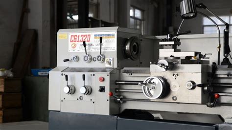 what are the differences between manual and cnc lathe machines