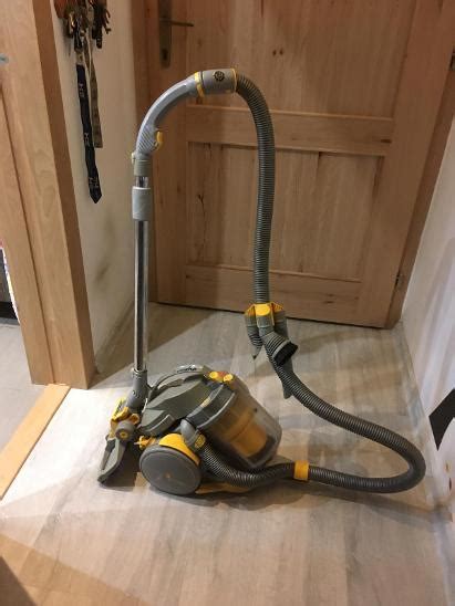 Vysavač Dyson Dual Cyclone Aukro