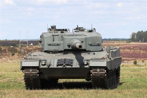 Німеччина три місяці обіцяла танки Словаччині і аж рік ремонтуватиме лише 15 Leopard 2