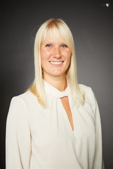 Women Emie Bullet Models