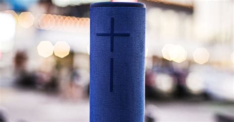Jbl Charge Vs Ultimate Ears Megaboom Which One Is Better For The Price Jbl Charge Vs