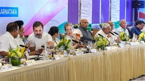 बैंगलूर में 26 विपक्षी दलों की एक साथ बैठक सम्पन 2024 के लिये दिल्ली