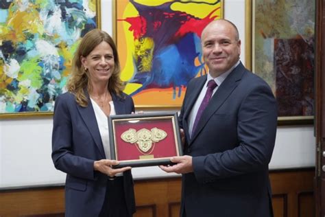 Амбасадорката на Швајцарија Вероник Улман во посета на Општина и ТППЕ Куманово