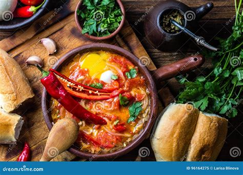Alimento Chileno Caliente De Picante Los Tomates Cebolla Chile Frieron Con Los Huevos Imagen