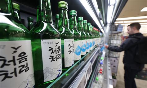 ‘참이슬·처음처럼 편의점 소주 가격 내린다 1900원에 판매