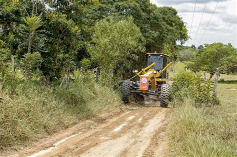 Prefeitura Realiza Recuperação De Estradas Vicinais E Passagens