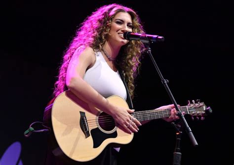 Watch Tori Kelly Effortlessly Nail Mariah Careys Lead The Way Riff