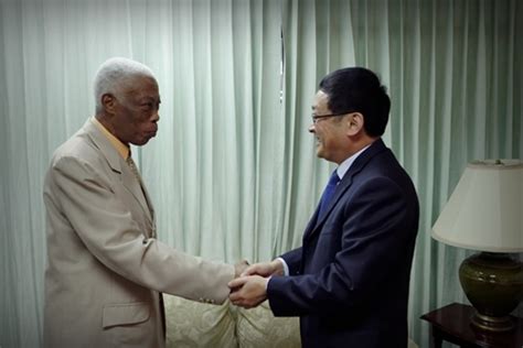 郑清典大使拜会牙买加外交和外贸部长尼科尔森中华人民共和国驻牙买加大使馆