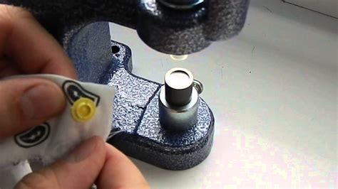 Установка пластиковой кнопки 10 мм - YouTube