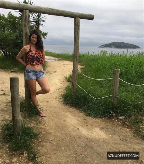 Julia Jolie Feet Aznudefeet