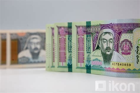 ЖУРАМ НӨАТ ын сугалааны азтан болсон хүнд урамшууллыг олгохдоо төлбөрийн баримтыг цаасаар