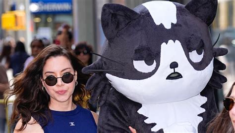 Aubrey Plaza Reflects On ‘weird Experience Pitching ‘kevin With Ex