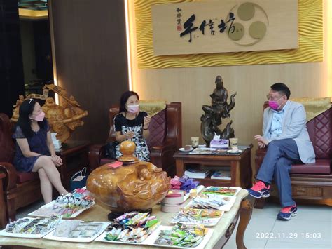 信保送暖本基金洪素珍總經理親自到龍潭關懷送保戶 手信坊 財團法人中小企業信用保證基金