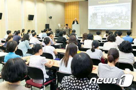 바바라 스트리플링의 강연 뉴스1